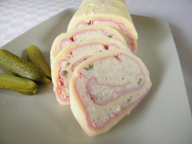 Sýrová rolka plněná šunkou recept | Vaření.cz