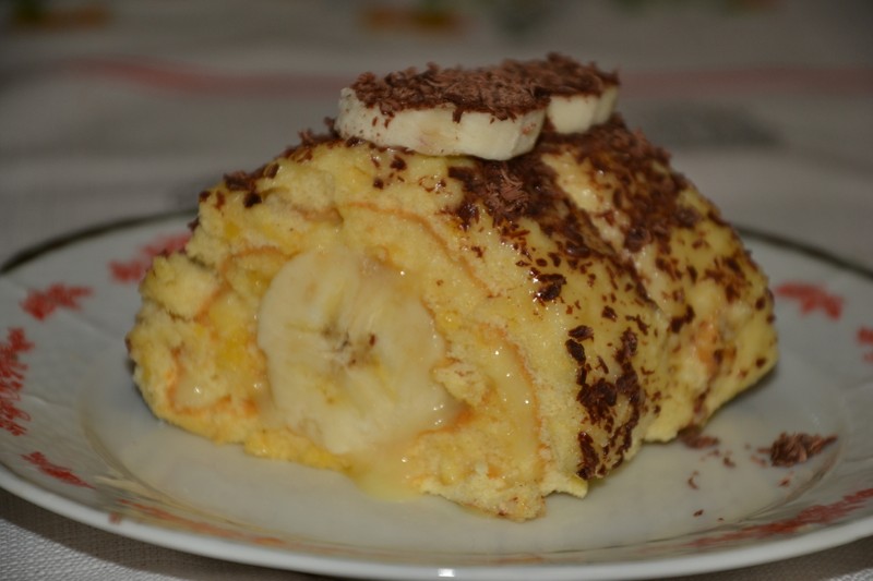 Banánová roláda s čokoládou recept | Vaření.cz