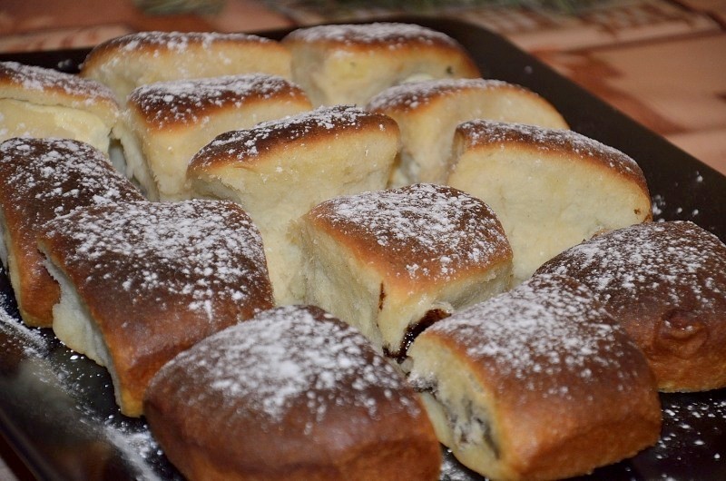 Kynuté buchty s tvarohem a povidly recept | Vaření.cz