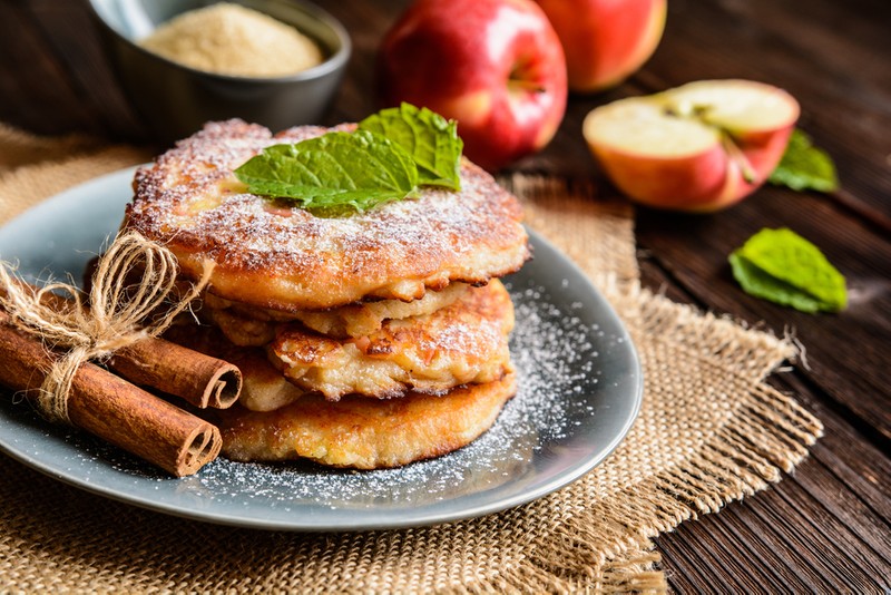 Jablečné lívance recept | Vaření.cz
